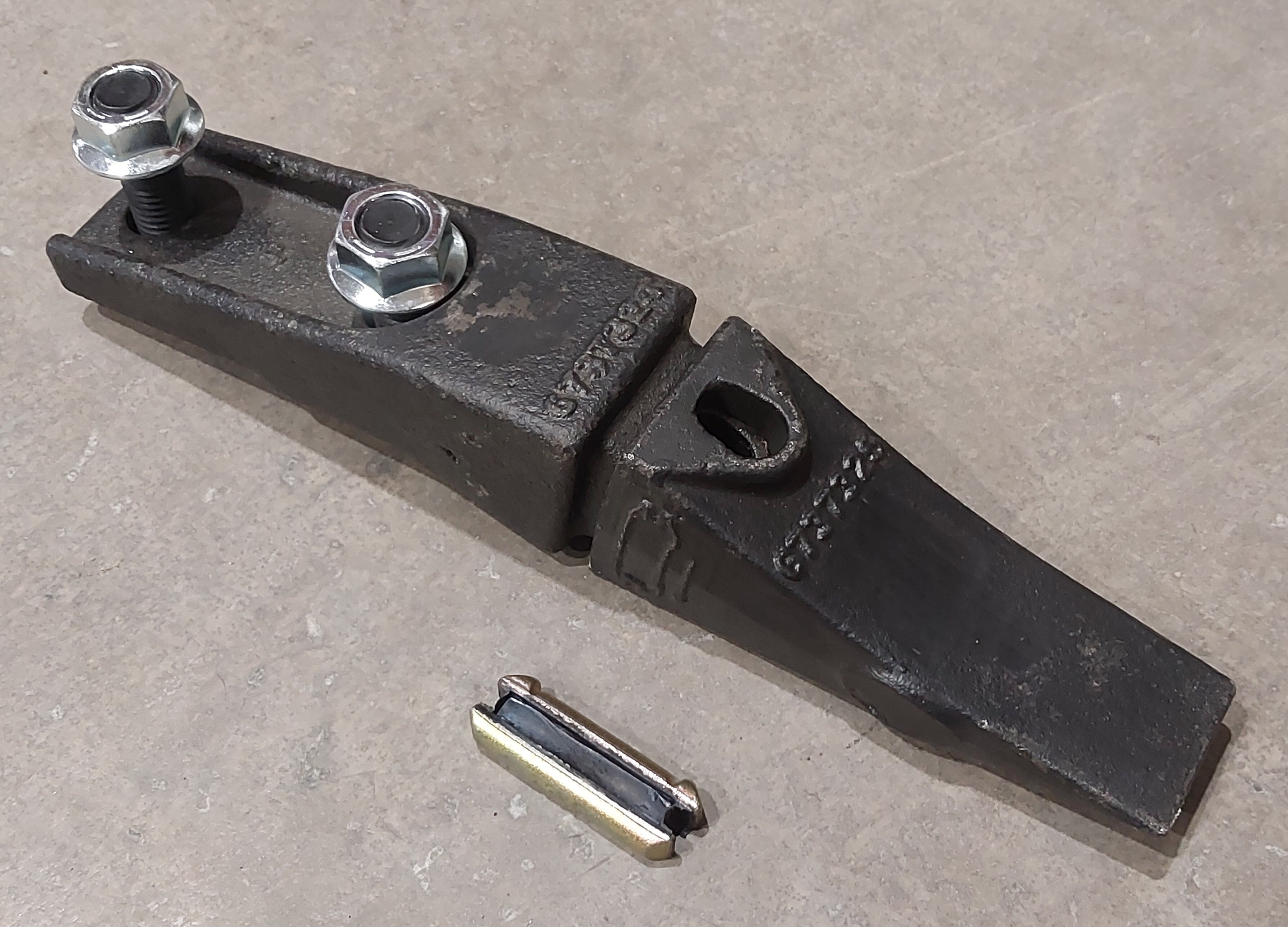 Flush Mount Bolt On Bucket Teeth for Skid Loader Track Loader or Tract ...